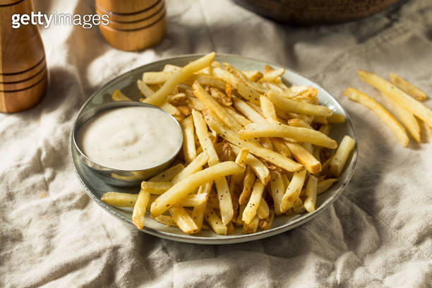 Homemade French Fries with Ranch Dressing (1192166856) - 게티이미지뱅크