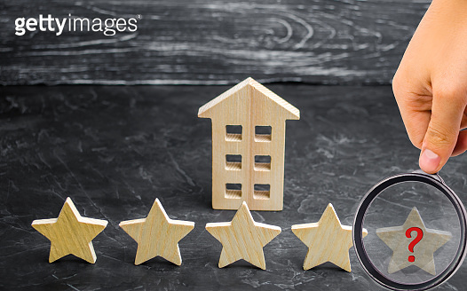 The loss of the fifth star of the restaurant or hotel. The fall in ...