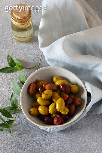 Kalamata red and green olives 이미지 (1157041814) - 게티이미지뱅크