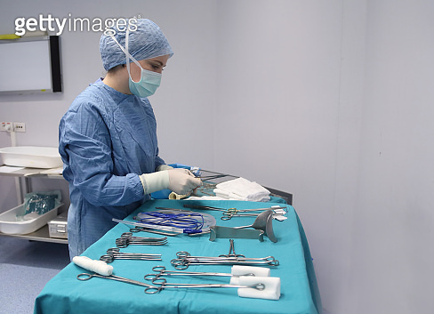 nurse and operating room 이미지 (1124752229) - 게티이미지뱅크