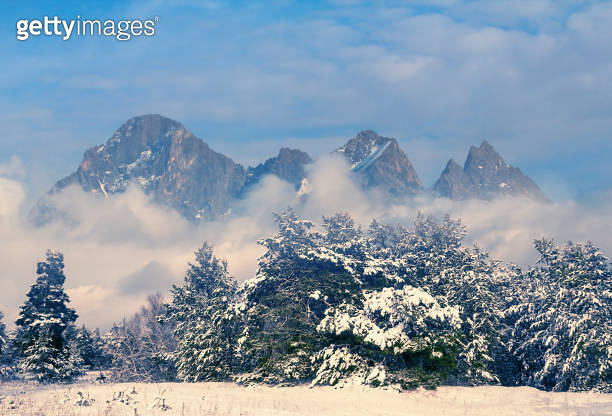 winter mountain valley scene, rock ridge beyond forest in a snow 이미지 ...