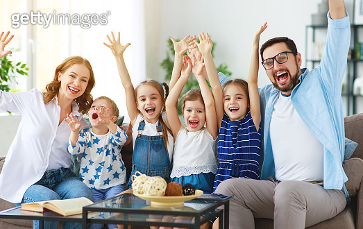 happy large family mother father and children at home 이미지 (1139836466 ...