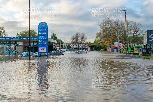 River Don Floods, A633 Rotherham Road, Parkgate, Rotherham, South ...