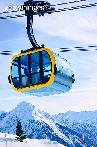 Cable car at Penken ski resort at Tyrol in Austria 이미지 (1170120241 ...