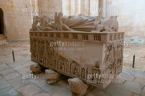 Tomb of King Pedro I in the alcobaca monastery (1189530276) - 게티이미지뱅크