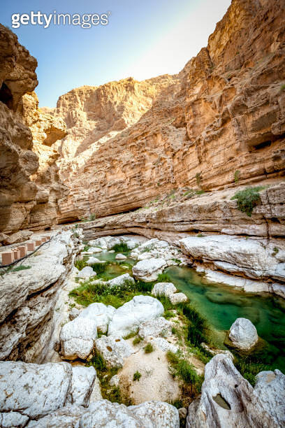 wadi shab oasis riverbed, oman 이미지 (1187232201) - 게티이미지뱅크