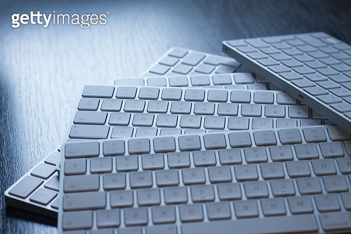 closeup of computer keyboards on a black dark desk 이미지 (1159483118 ...
