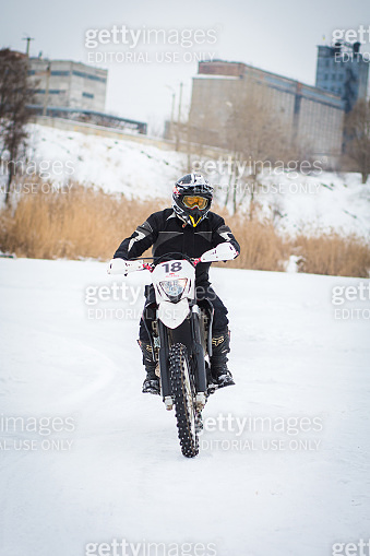 A guy rides a motorcycle on a frozen lake (1170755214) - 게티이미지뱅크