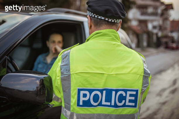Police Officer Making Traffic Stop 이미지 (1138669430) - 게티이미지뱅크