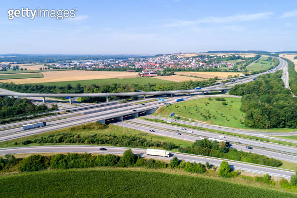 Aerial view of a large highway intersection with traffic in Germany 이미지 ...