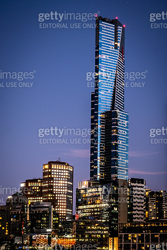 Vertical view of the Eureka tower building at night a residential ...