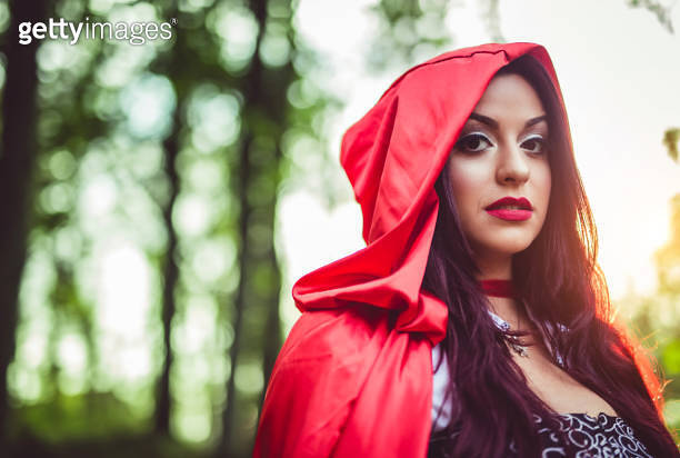 Little red riding hood in a forest 이미지 (1185840105) - 게티이미지뱅크