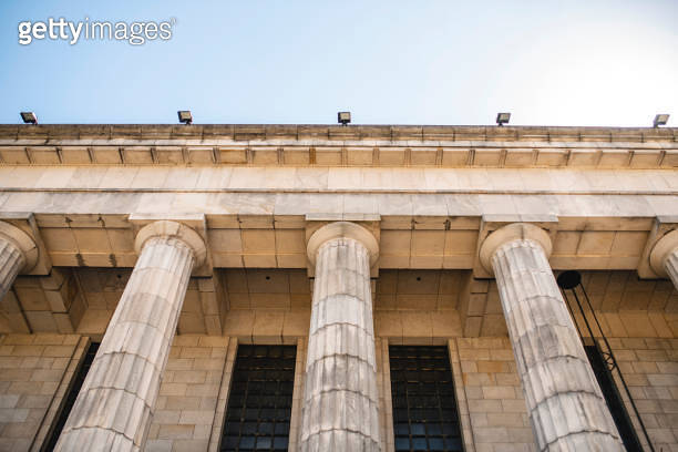 Doric Columns and Entablature of Neo-Classical Building 이미지 (1190367433 ...