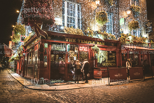The Temple Bar pub in Dublin City centre, with christmas decorations ...