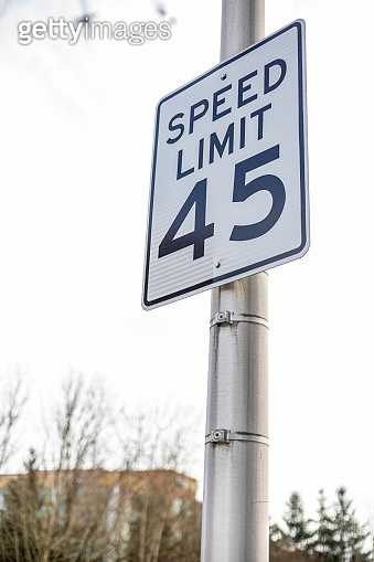 45 MPH Speed Limit Sign (1132867274) - 게티이미지뱅크