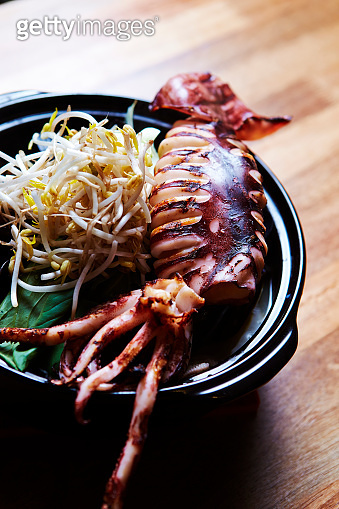 Korean seashell and squid soup 이미지 (1155108774) - 게티이미지뱅크