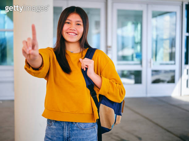 High School Student Showing Number One 이미지 (1191503522) - 게티이미지뱅크