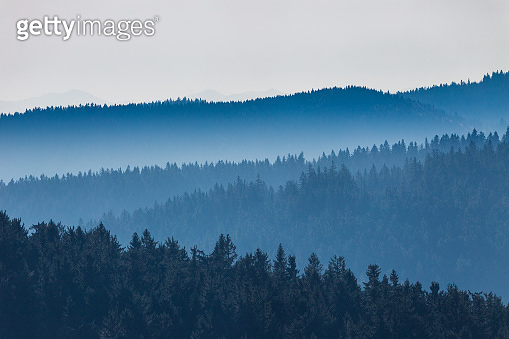 View of mountain ridges separated by aerial perspective. 이미지 ...