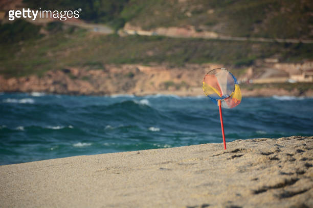 Fishing net fixed on sand 이미지 (1169755569) - 게티이미지뱅크