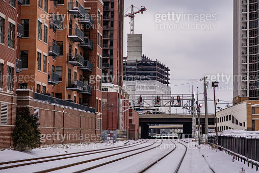 Train tracks Downtown Chicago in winter 이미지 (1096273876) - 게티이미지뱅크