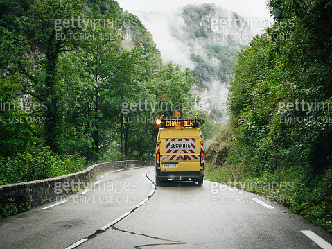 roadworks safety van driving fast on mountain road 이미지 (1174299822 ...