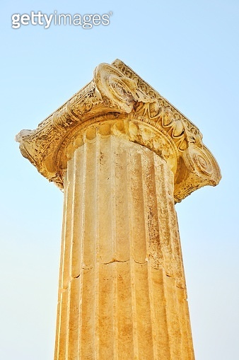 ancient ion stone column head 이미지 (1156240404) - 게티이미지뱅크