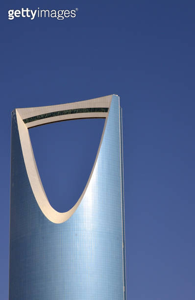 Kingdom Centre tower and blue sky, Riyadh, Saudi Arabia (1184137059 ...