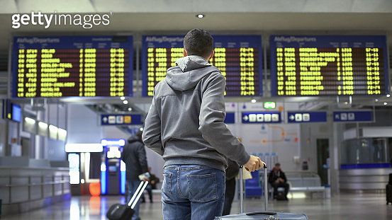Man traveler looking at time table in train station, preparing for departure 이미지 (1158250410 ...