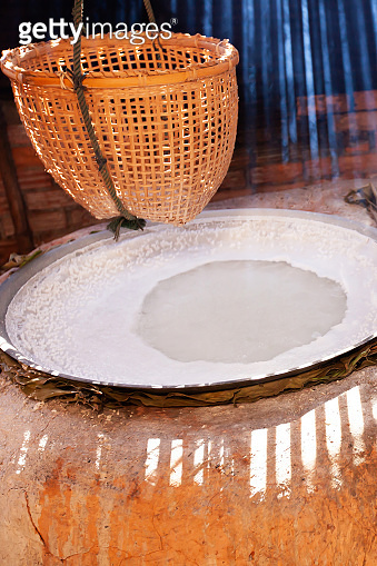 Ancient method of boiling brine into pure salt. (1178152857) - 게티이미지뱅크