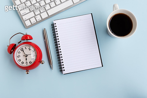 Top View of Office Desk With Alarm Clock 이미지 (1145866746) - 게티이미지뱅크