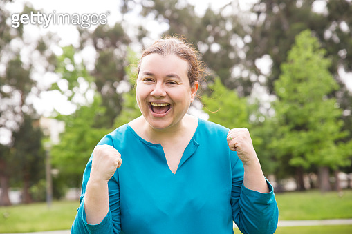 Joyful excited woman shouting for joy 이미지 (1196062459) - 게티이미지뱅크