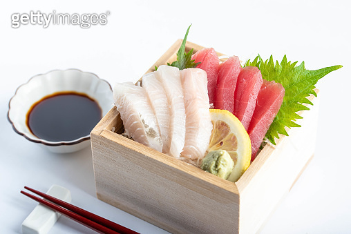 japanese sashimi on Masu, japanese wooden box (1160270307) - 게티이미지뱅크