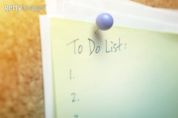To Do List Written on Sticky Note Pinned on Cork Board 이미지 (1129024539 ...