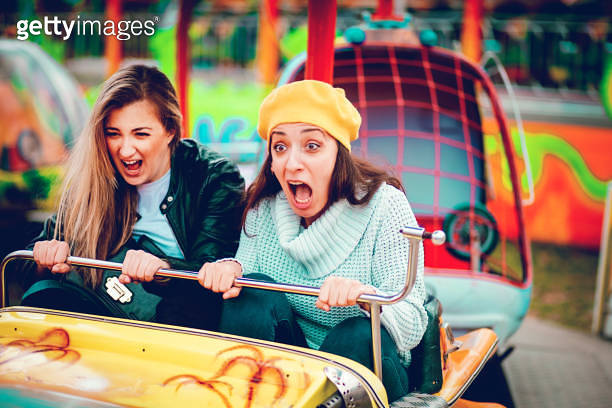 We gonna have fun at amusement park 이미지 (1136911352) - 게티이미지뱅크