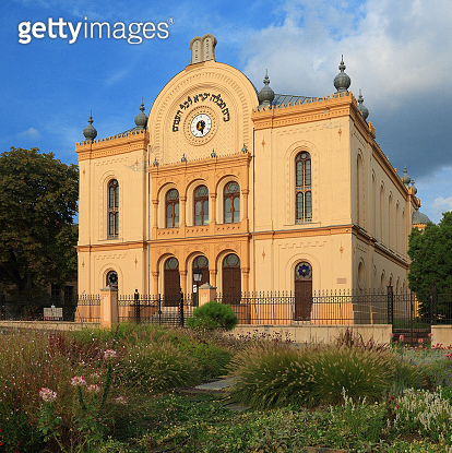 Exterior of traditional jewish synagogue in Hungary, Pecs 이미지 ...
