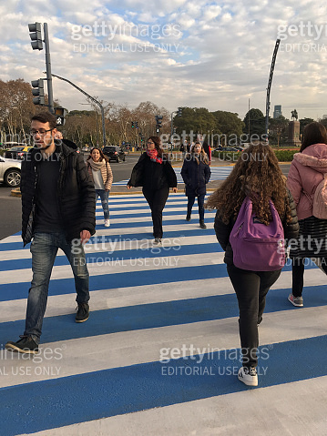 People walking over white and blue zebra crossing 이미지 (1162066149) - 게티 ...