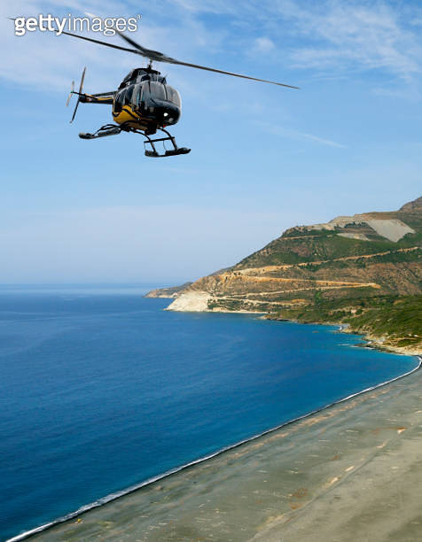 Helicopter flying over a beach, Corsica, Europe. 이미지 (1144116870) - 게티이미지뱅크