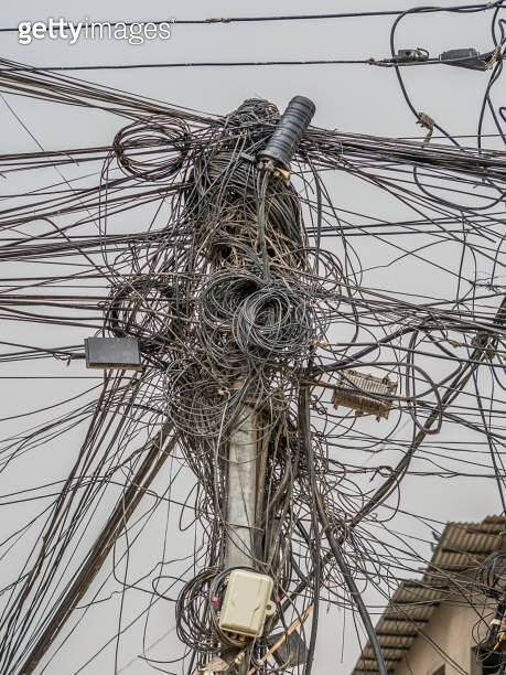 Messy electical wires in Asian city 이미지 (1188230224) - 게티이미지뱅크