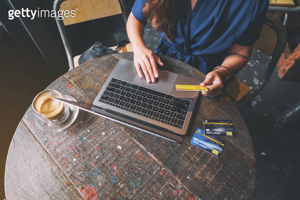 a business woman holding credit card while using laptop computer 이미지 ...