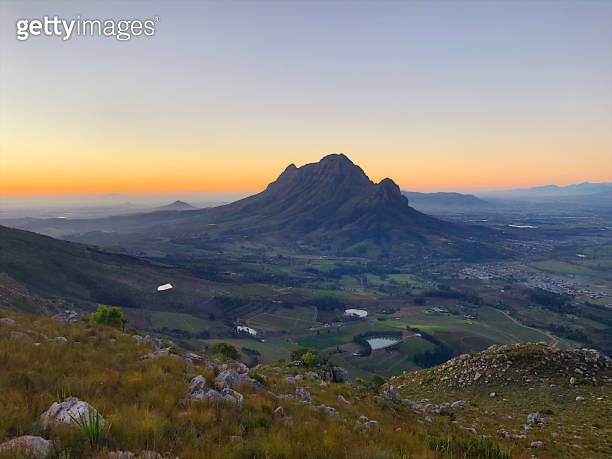 Beautiful Dusk sunset view over the Banghoek valley Paarl and ...