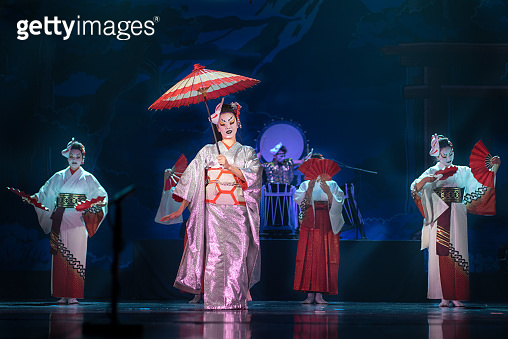 Traditional Japanese performance. Actresses in traditional white and ...