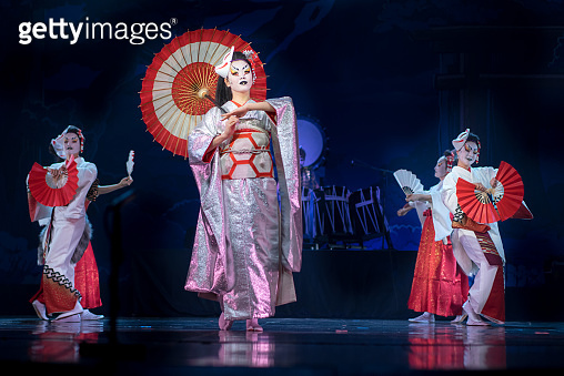 Traditional Japanese performance. Actresses in traditional white and ...