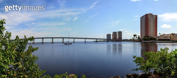 Edison Bridge over the Caloosahatchee River in Fort Myers (1168779028 ...