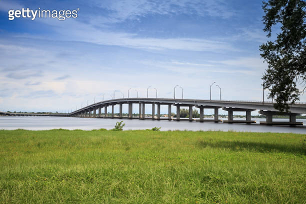Edison Bridge over the Caloosahatchee River in Fort Myers 이미지 ...