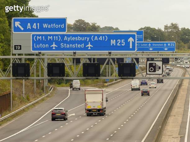 M25 London Orbital Motorway signs at Junction 19 for Watford A41, Luton ...