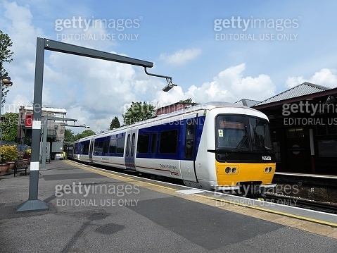 Chiltern Line Class 165 Turbo diesel train at Rickmansworth Station ...