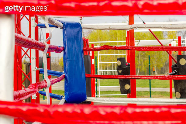 Boxing ring outdoors. Boxing lessons. Healthy lifestyle. 이미지 ...