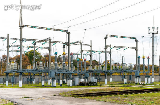 Substation with high voltage equipment in open space 이미지 (1181473346 ...