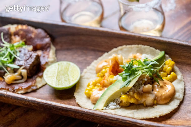 Beef Filet Mignon Taco and Lobster Taco 이미지 (1184026564) - 게티이미지뱅크