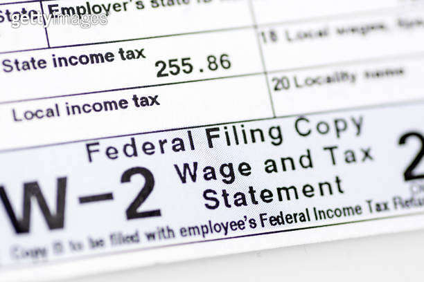 W-2 Form - Federal Filing Wage and Tax Statement (1131282142) - 게티이미지뱅크